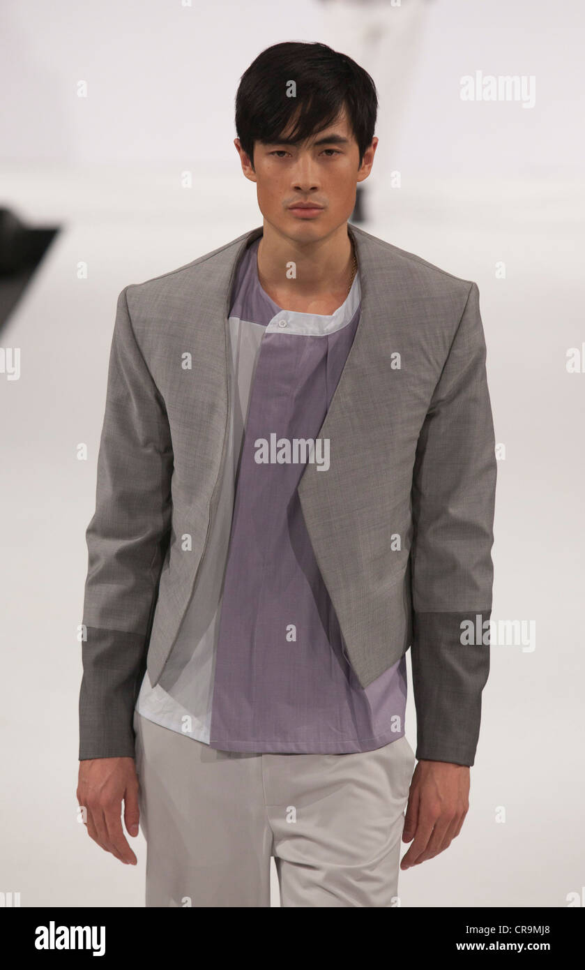 Edinburgh college of art fashion show hi-res stock photography and ...