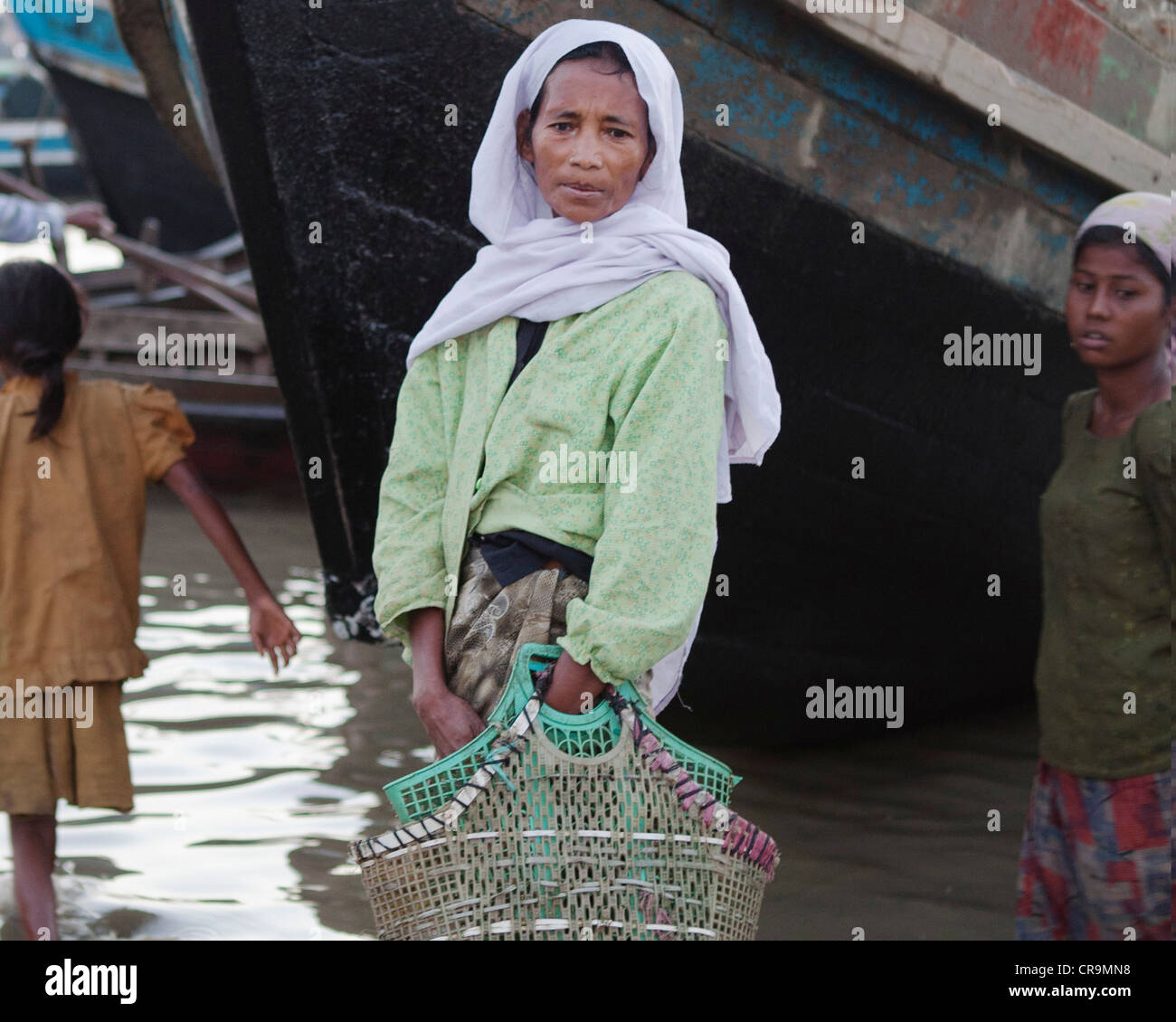 Ethnic muslim woman myanmar Stock Photo - Alamy