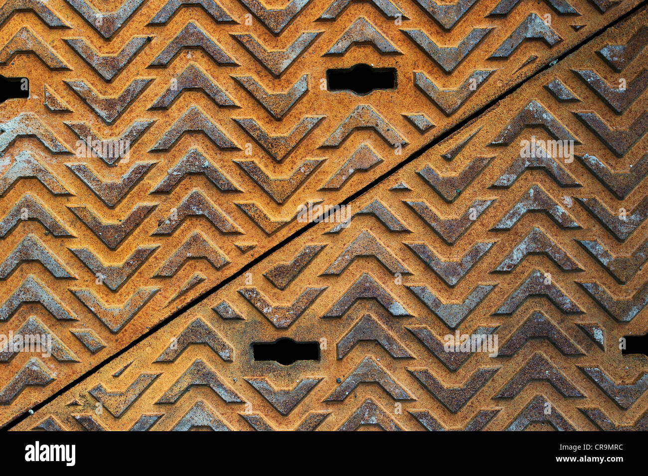 Manhole cover uk hi-res stock photography and images - Alamy