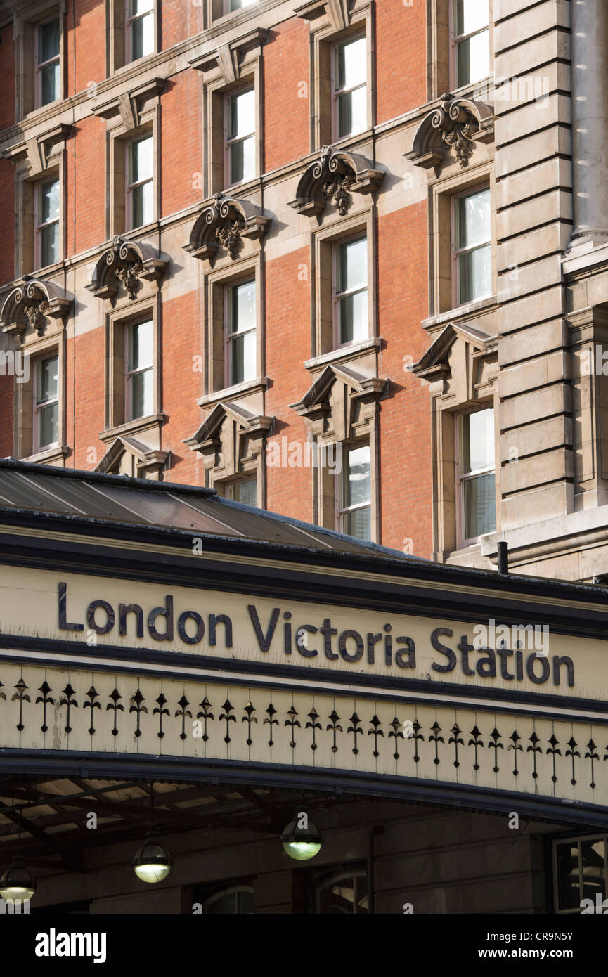 Victoria station building exterior hi-res stock photography and images ...