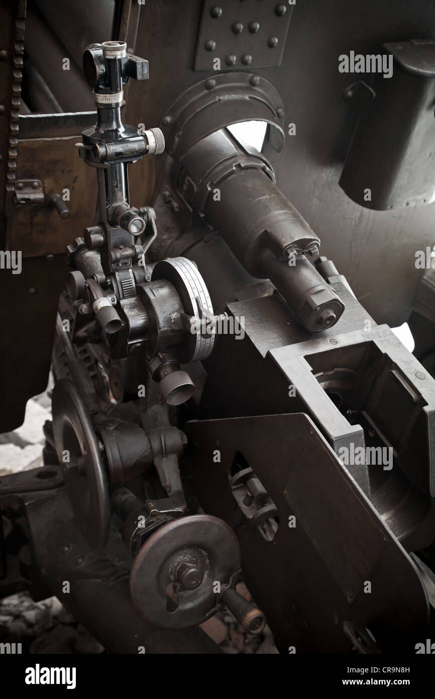 Artillery weapon system hi-res stock photography and images - Alamy