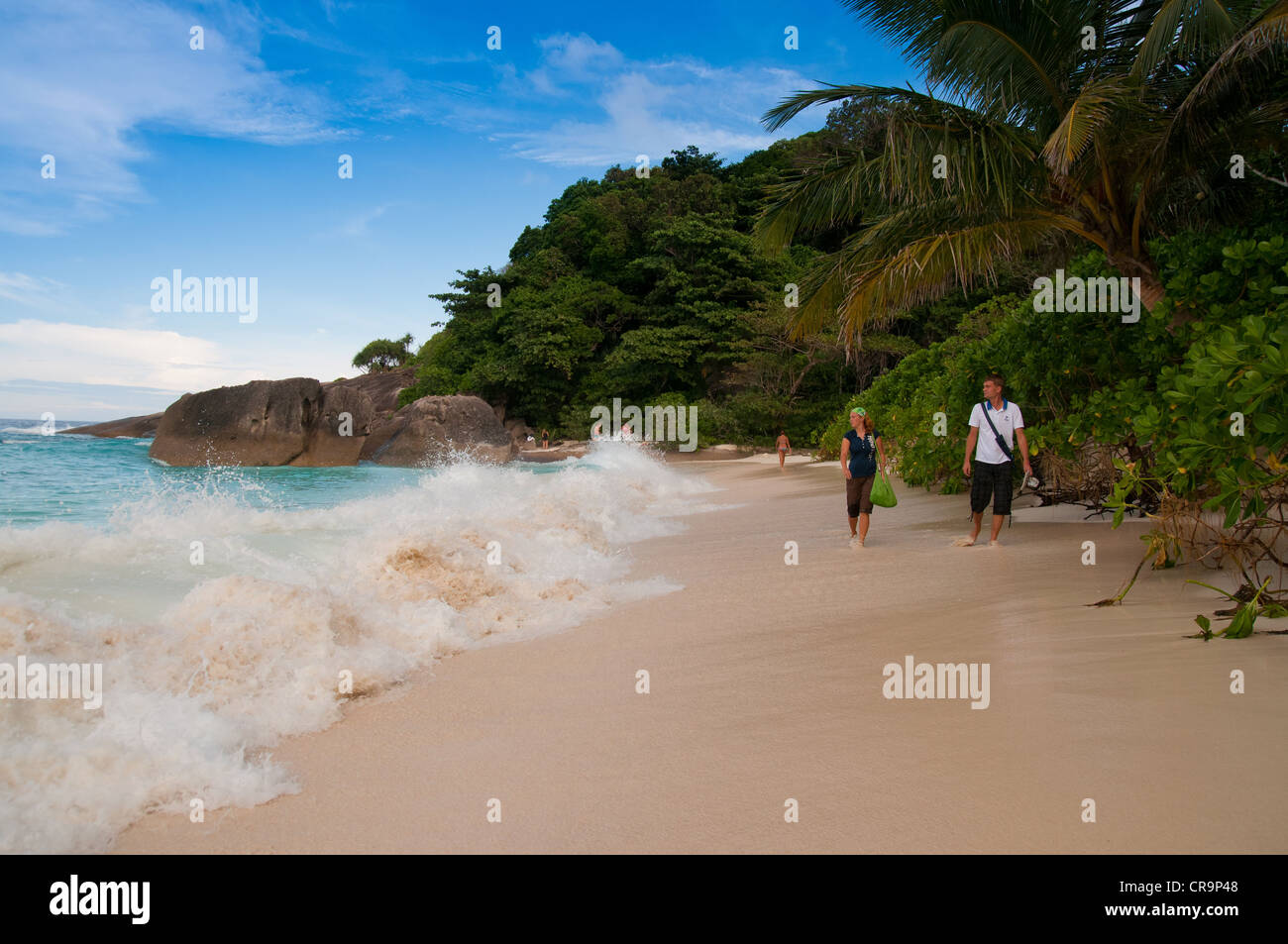 People walk Ko Miang Beach a second before huge wave hits them, Similan ...