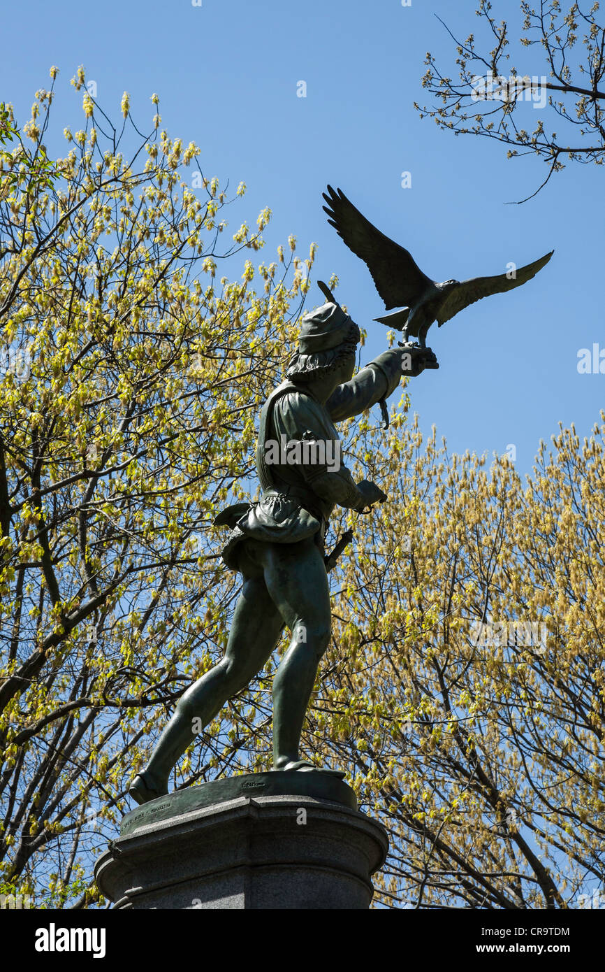 Falconer with his falcon hi-res stock photography and images - Alamy