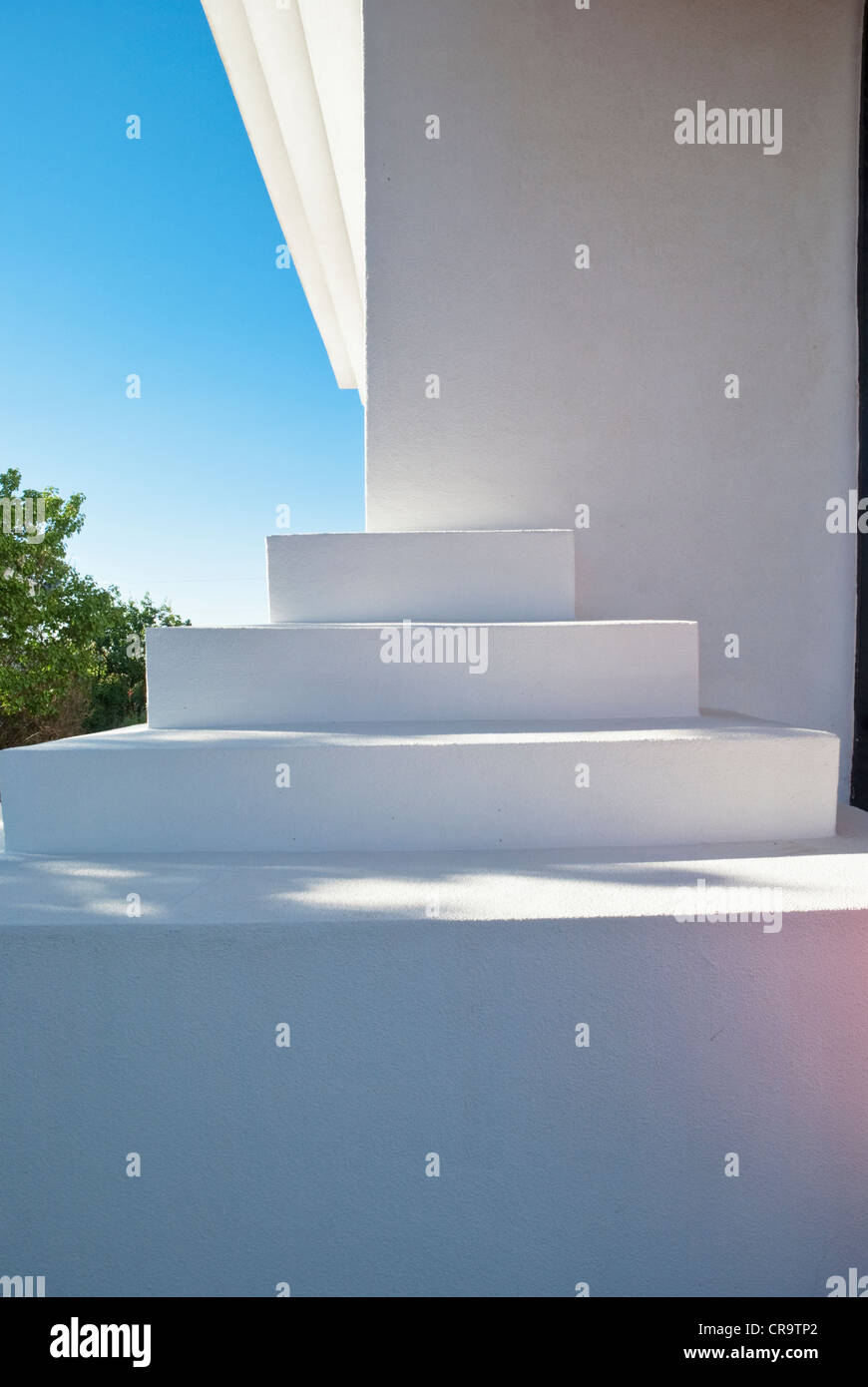 White steps adorn the front of this beautiful Buddhist Temple in Santa ...