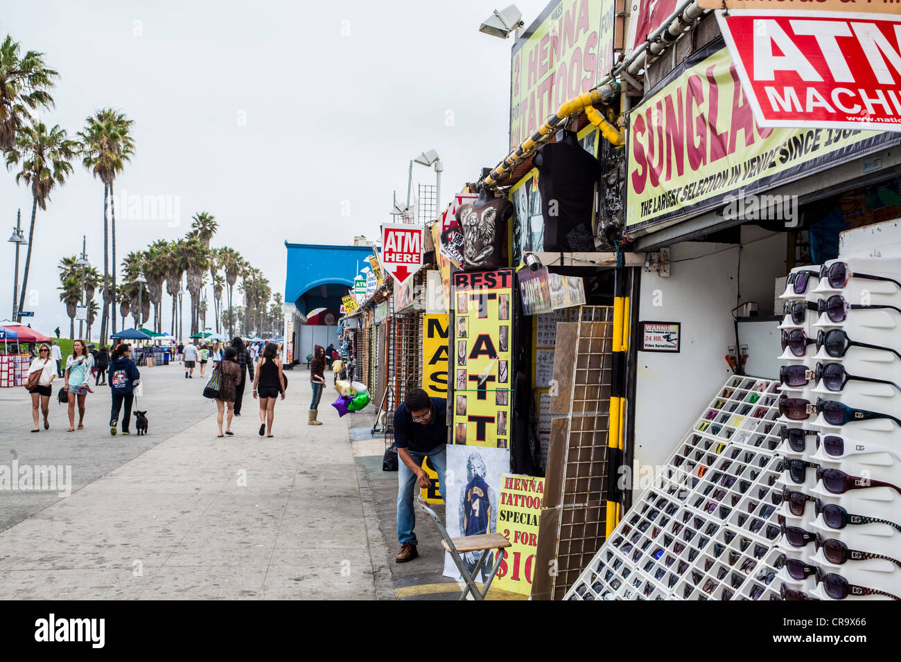 Shops along the beach front in Venice California Stock Photo - Alamy
