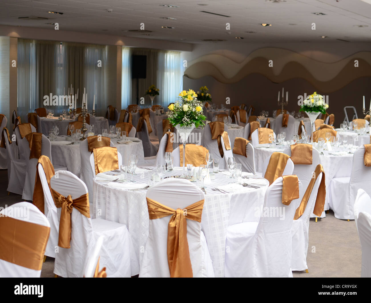 Restaurant with tables set for wedding dinner Stock Photo - Alamy