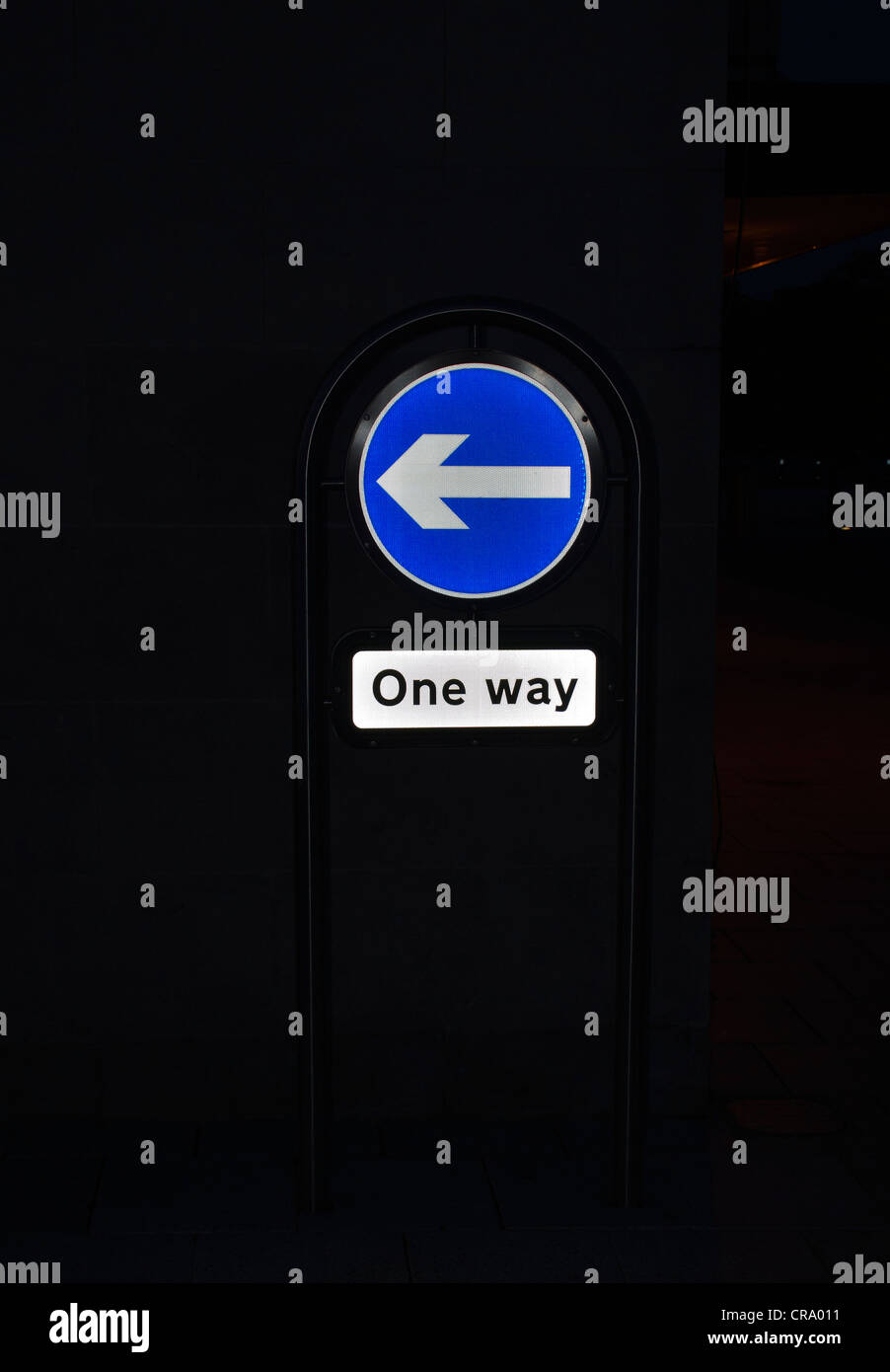 One way road sign hi-res stock photography and images - Alamy