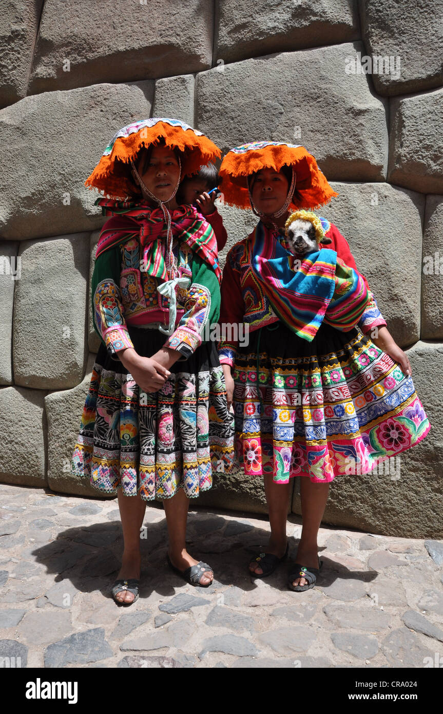 Inca clothing hi-res stock photography and images - Alamy