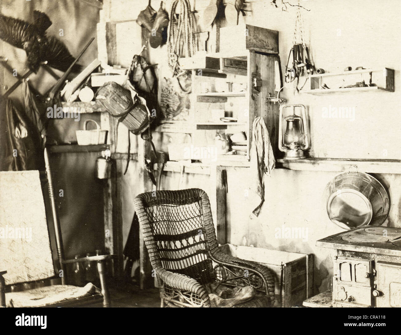 Cast iron washbasin hi-res stock photography and images - Alamy