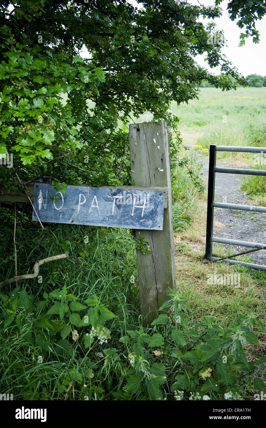 A 'No Path' wooden sign by a metal gate Stock Photo - Alamy