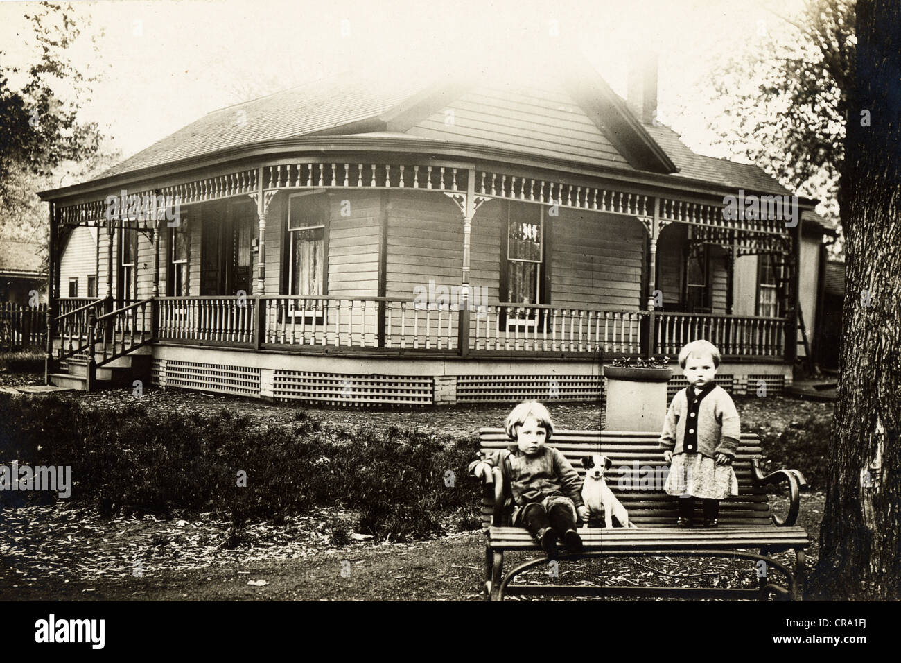 Middle class house 1900s hi-res stock photography and images - Alamy