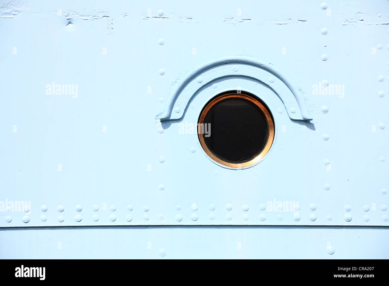 Old ship metal porthole window hi-res stock photography and images - Alamy