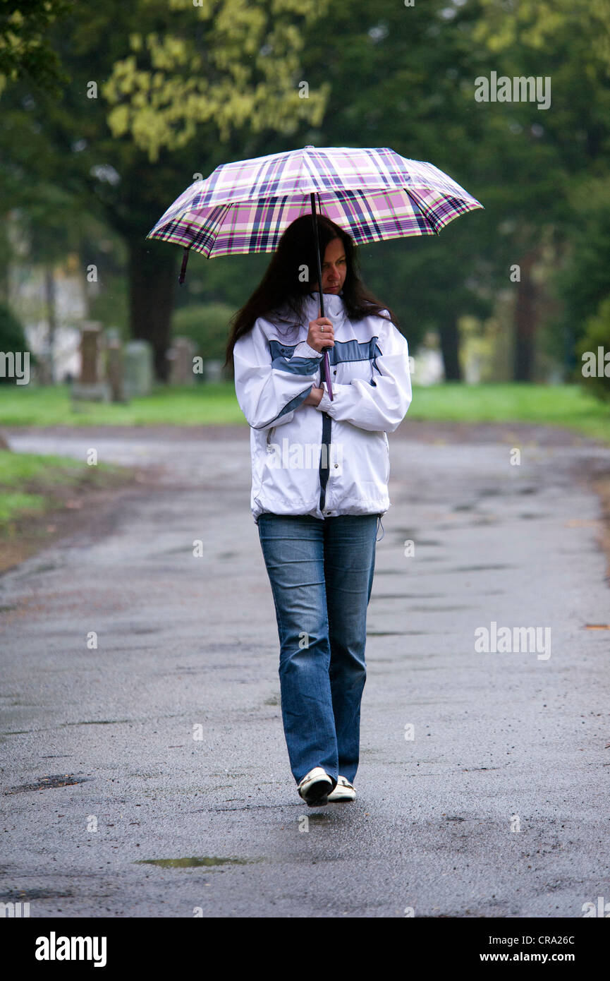 Woman in 30s walking hi-res stock photography and images - Alamy