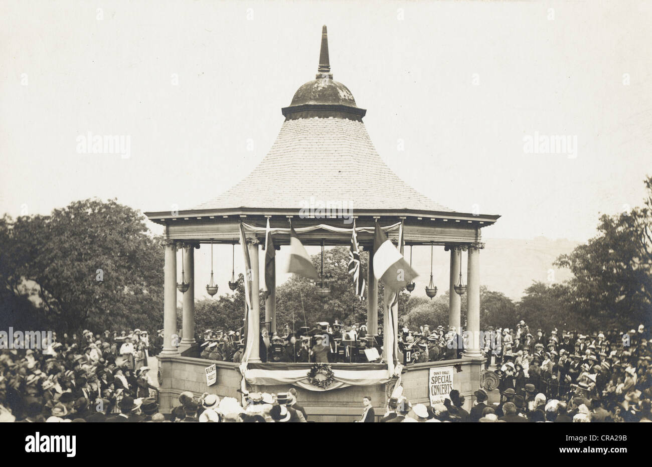 Outdoor concert classical crowd uk hi-res stock photography and images ...