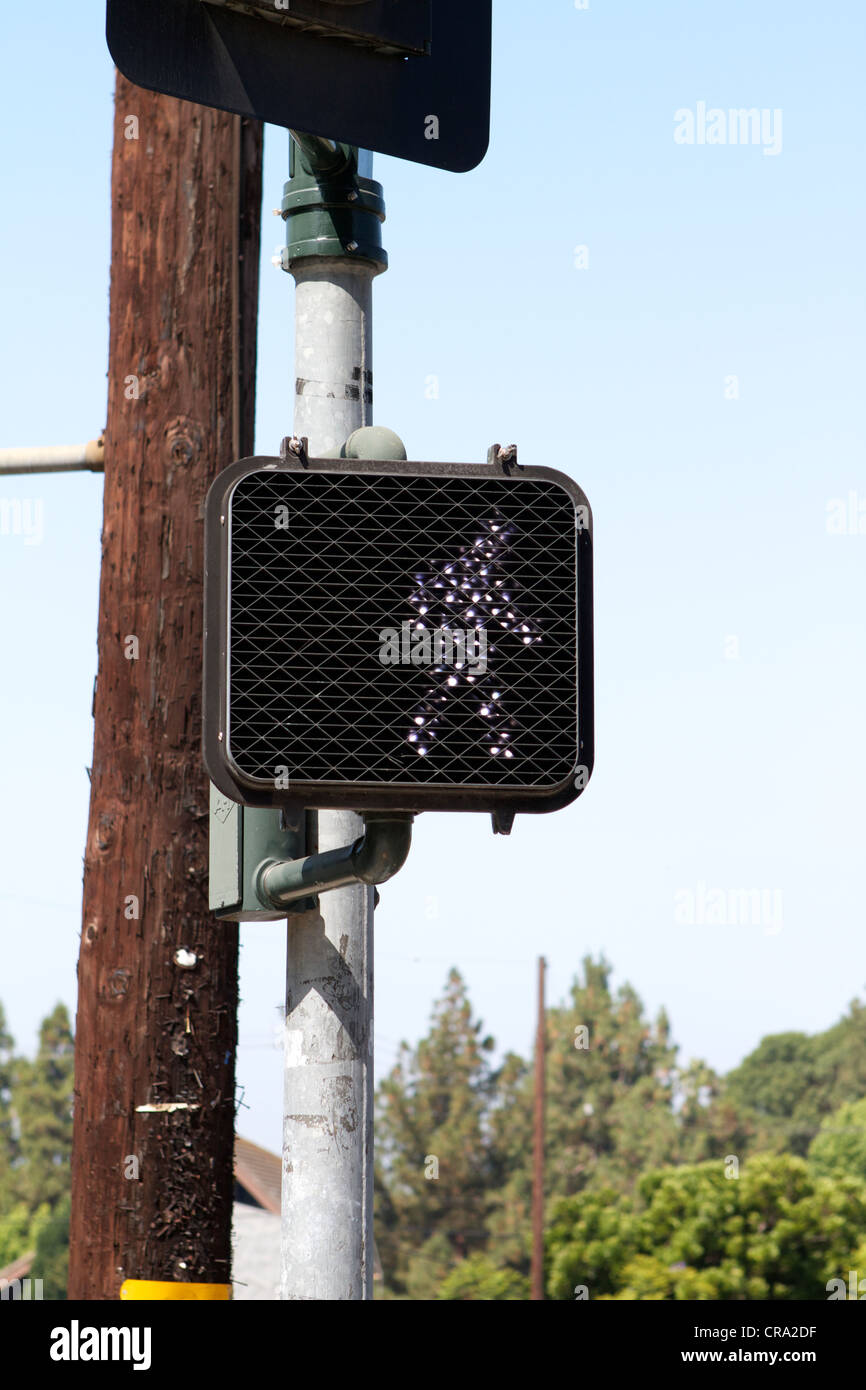 American pedestrian crosswalk sign at traffic light Stock Photo - Alamy