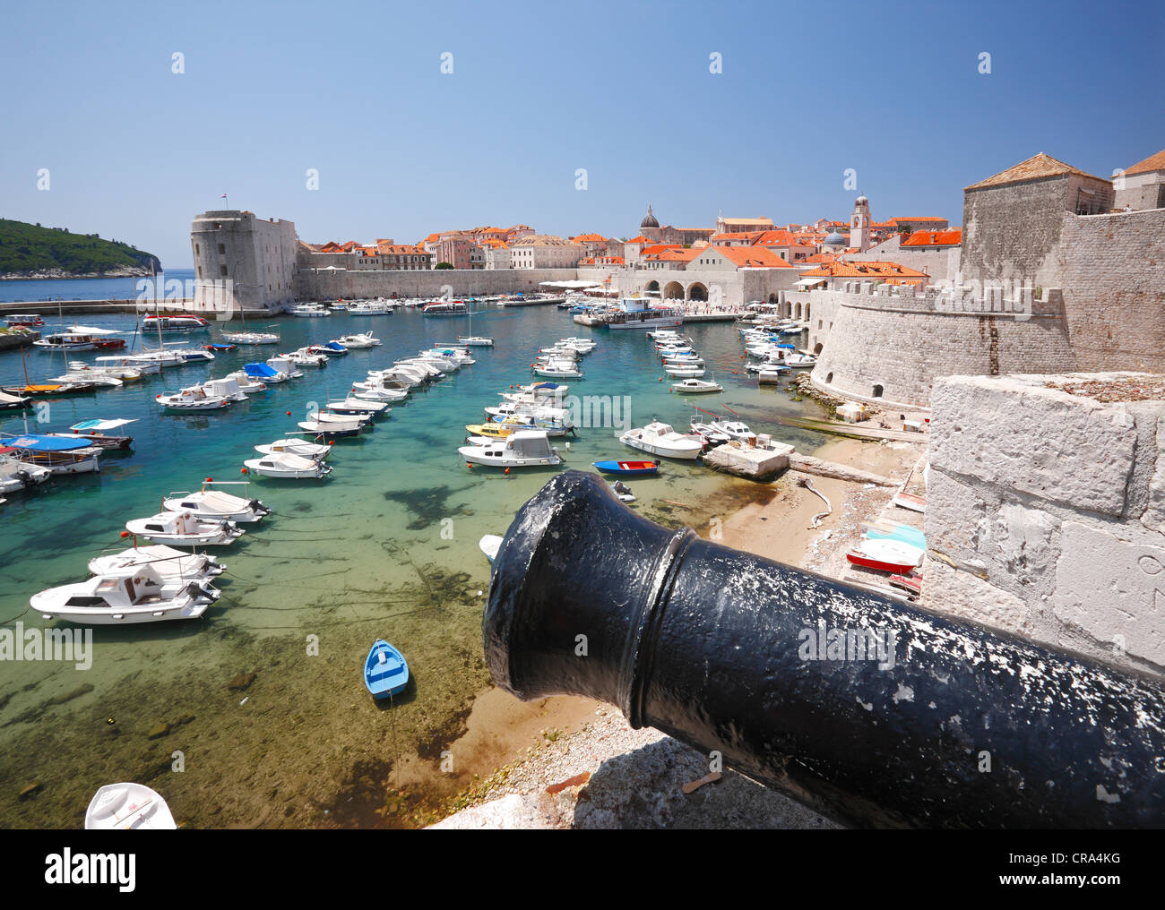 Old castle harbor walls hi-res stock photography and images - Alamy
