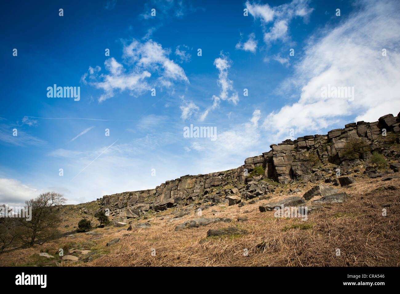 Stanage Edge in the Peak District. The longest gritstone edge in ...