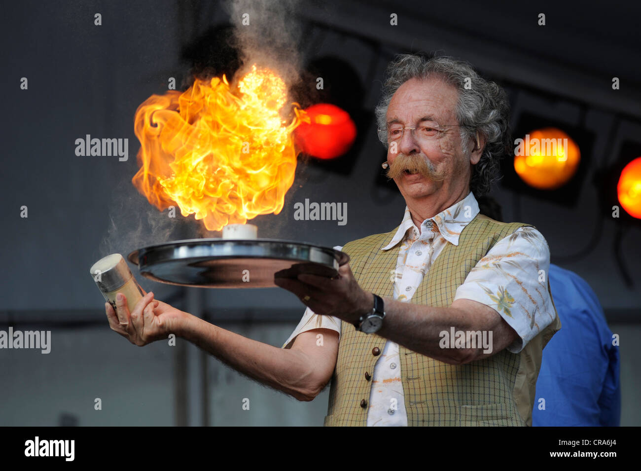 Science presenter hi-res stock photography and images - Alamy