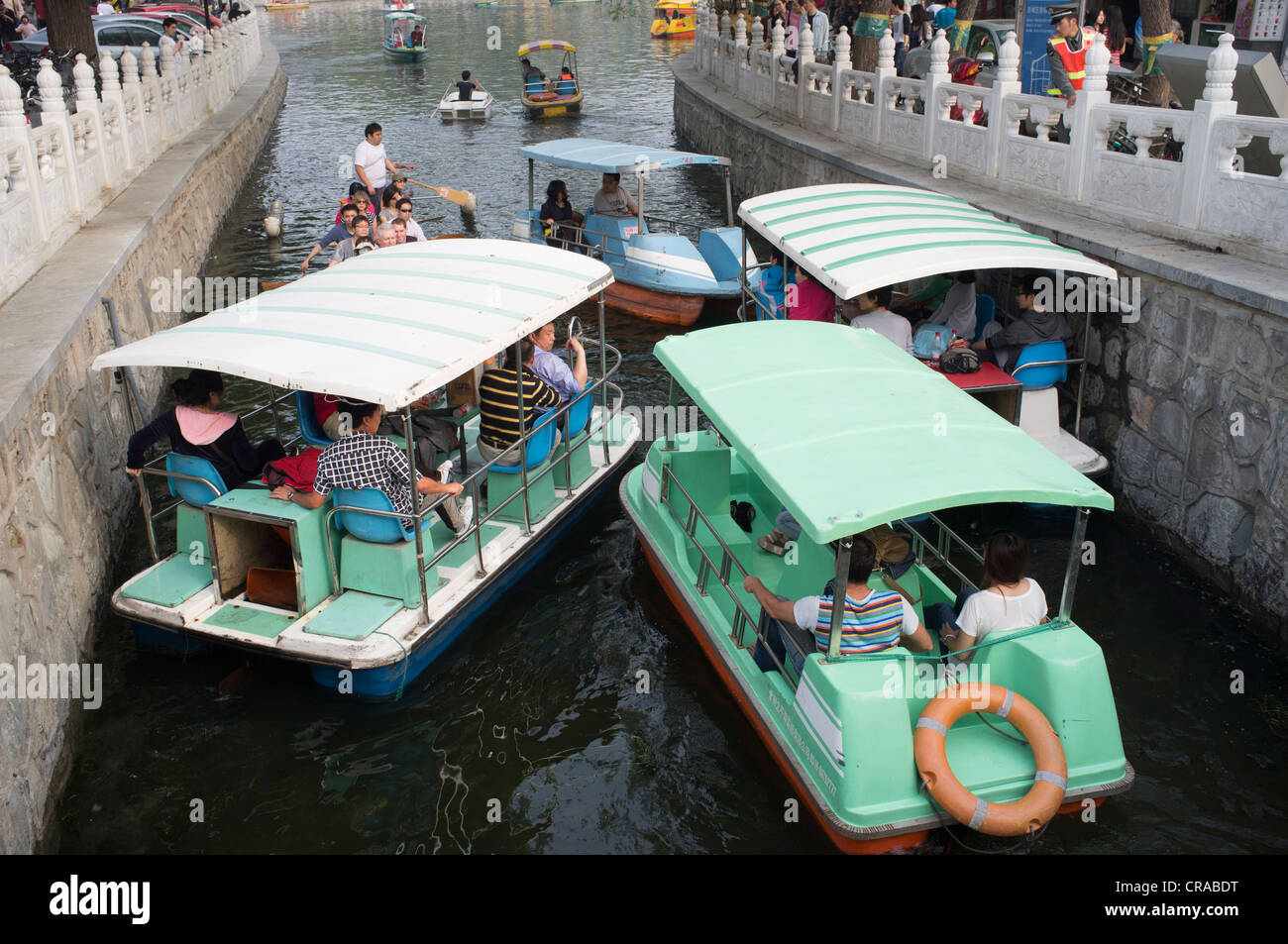 Boat boating hi-res stock photography and images - Alamy