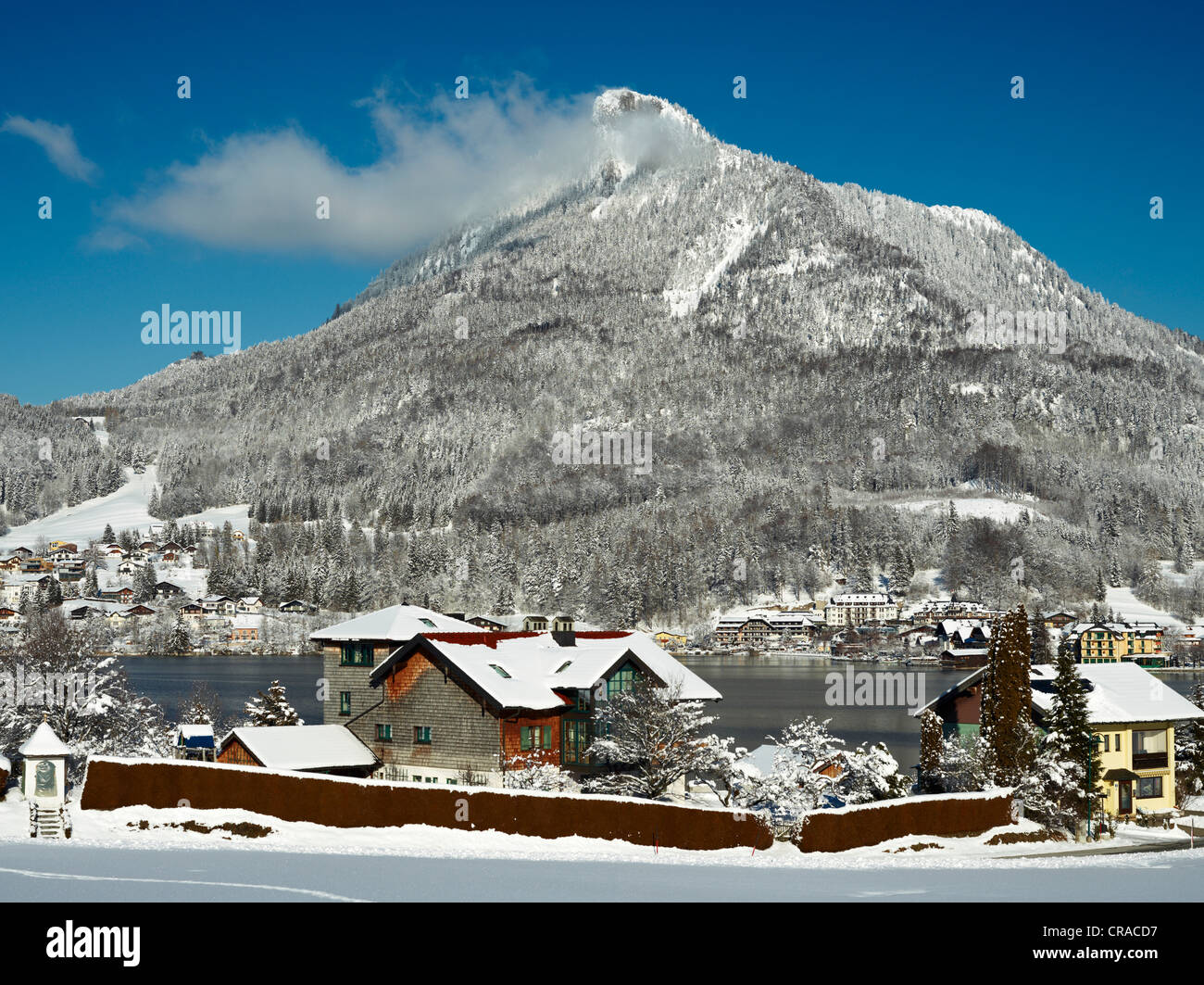 Overlooking Lake Fuschlsee towards Fuschl am See, Salzkammergut ...
