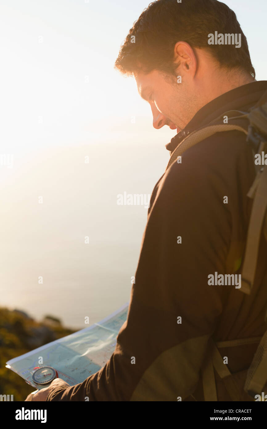 Guy reading map hi-res stock photography and images - Alamy