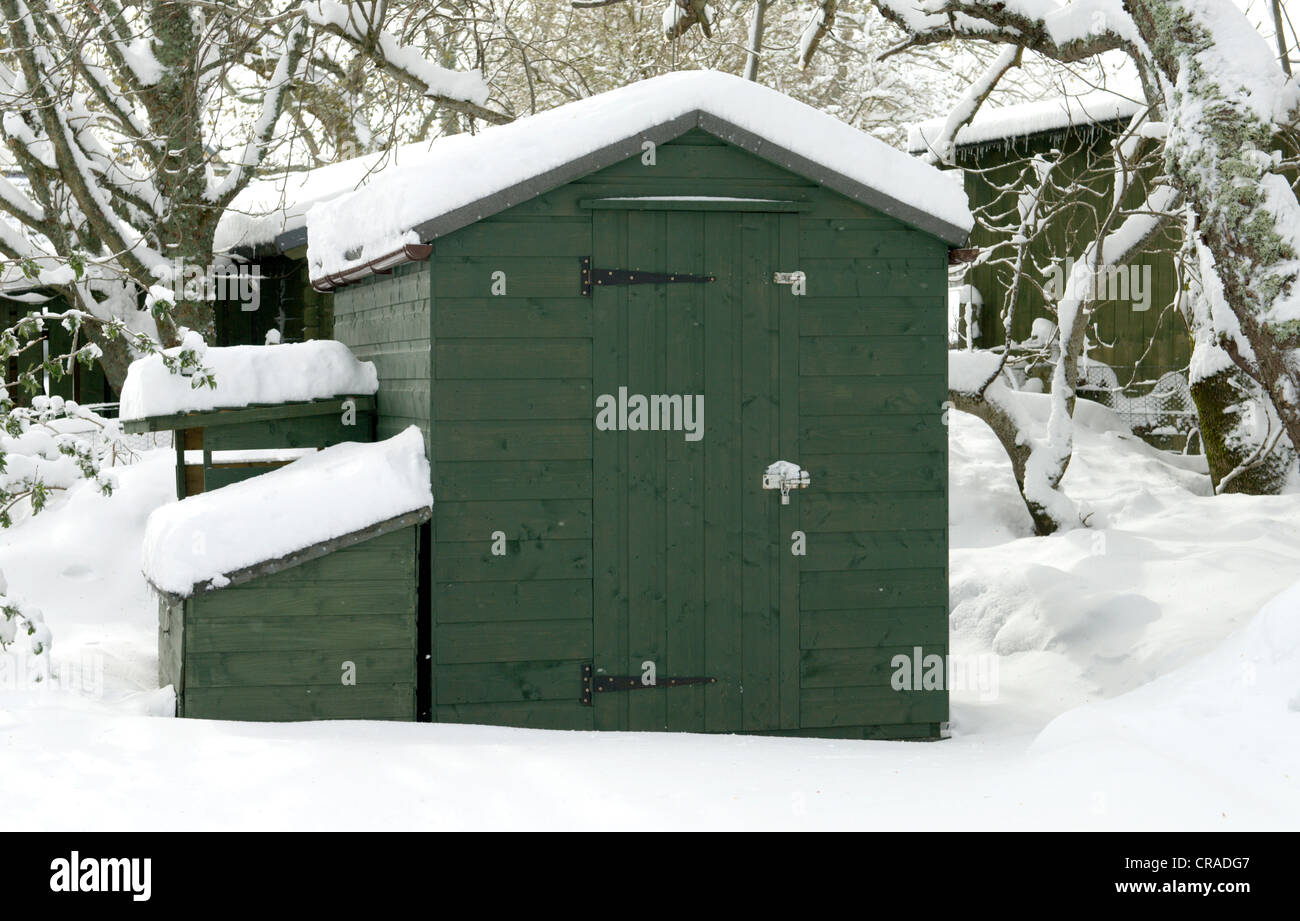 A wooden garden shed covered with deep snow in rural Scotland Stock ...