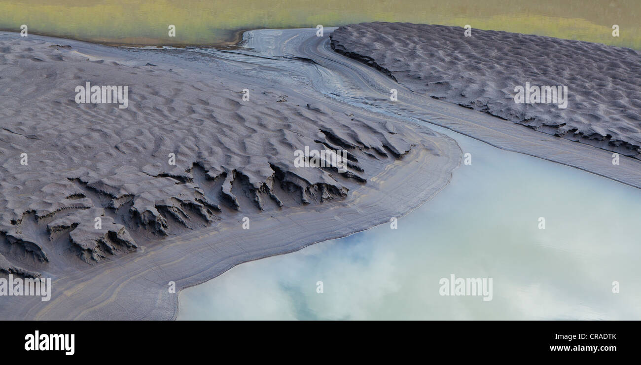River bed and mud flats with ash from volcanic eruptions, Virkisjokull ...