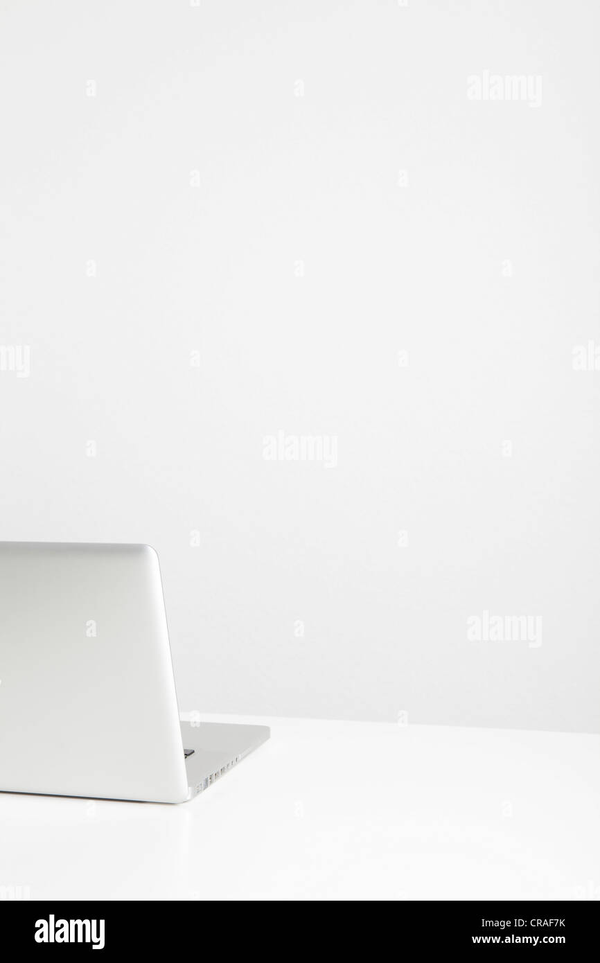 Plain tables hi-res stock photography and images - Alamy