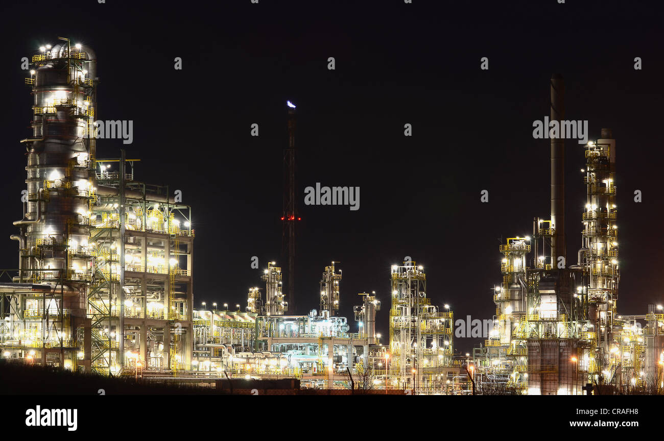 Erdoel raffinerie hi-res stock photography and images - Alamy