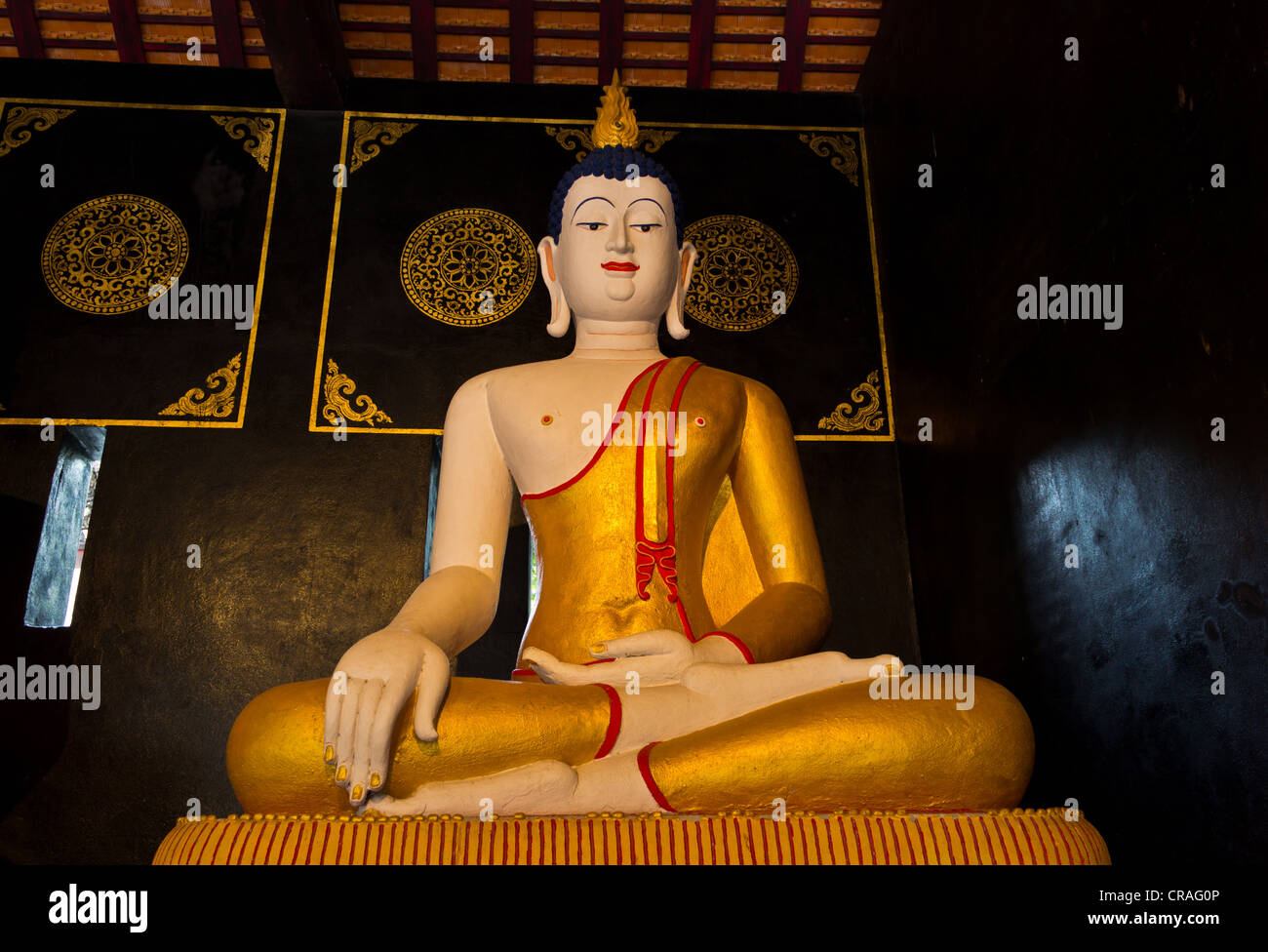 Buddha statue in meditation posture Stock Photo - Alamy