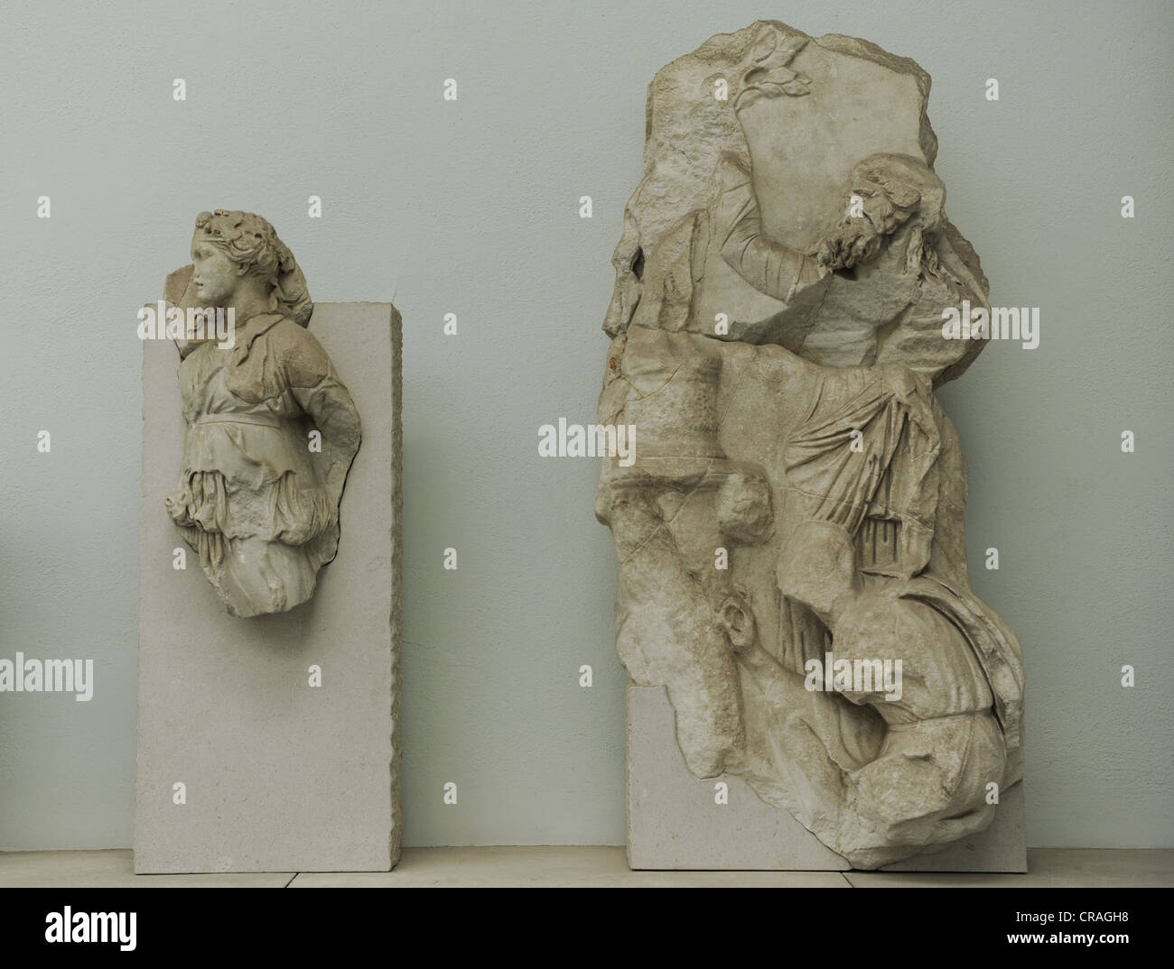 Pergamon Altar. 164-156 BC. Telephos Frieze. Detail. Telephus consults ...