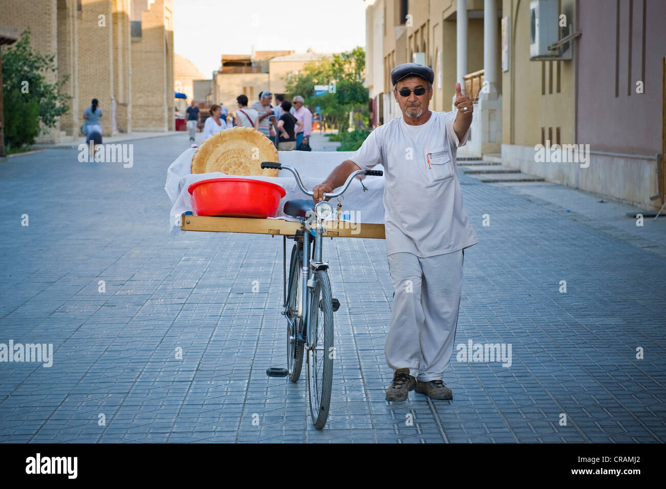 Uzbekistan, Bukhara, vendor of bread Stock Photo - Alamy