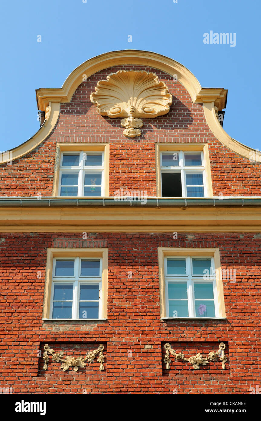 Dutch gable roof hi-res stock photography and images - Alamy