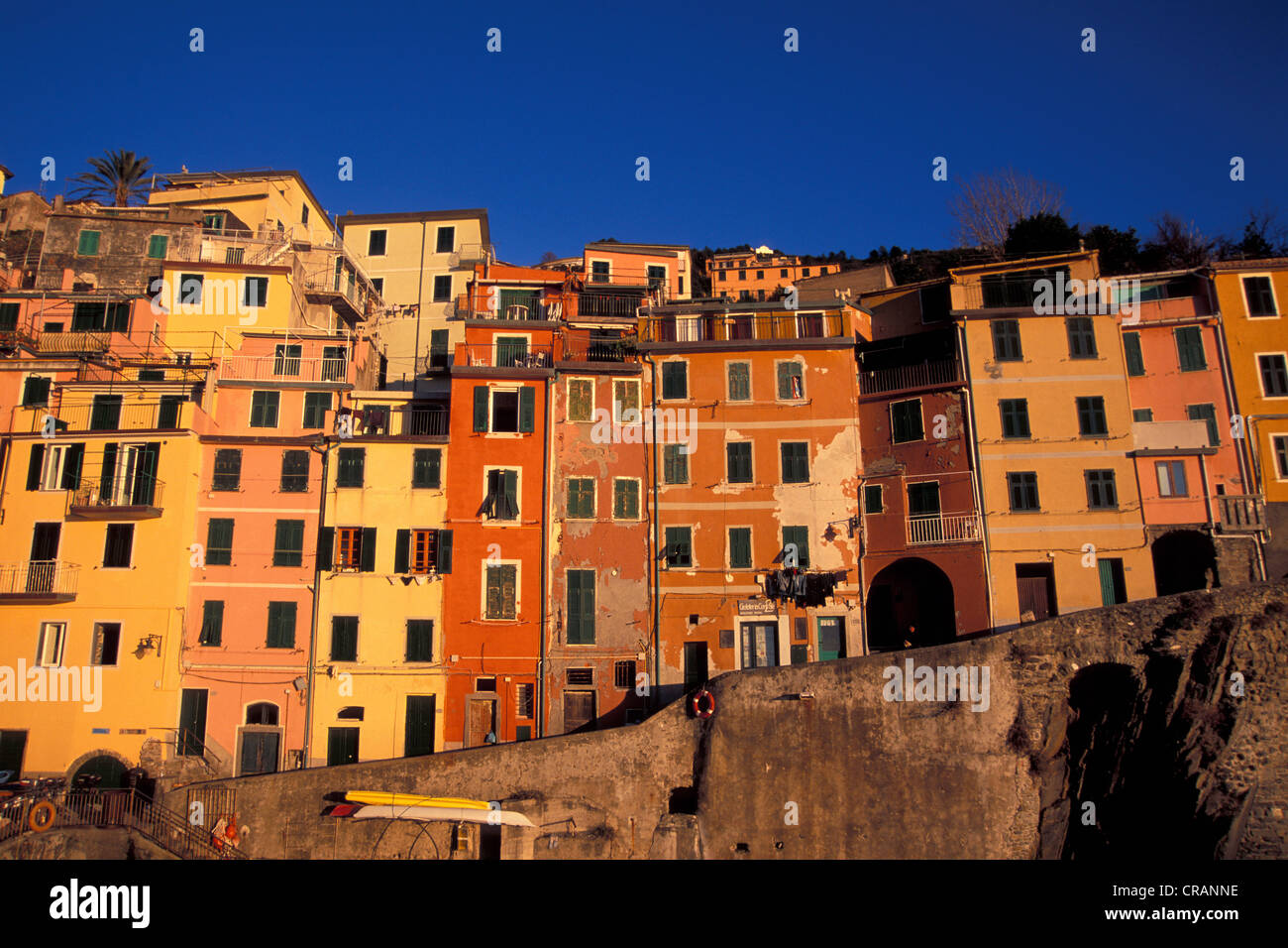 Delle cinque terre hi-res stock photography and images - Alamy