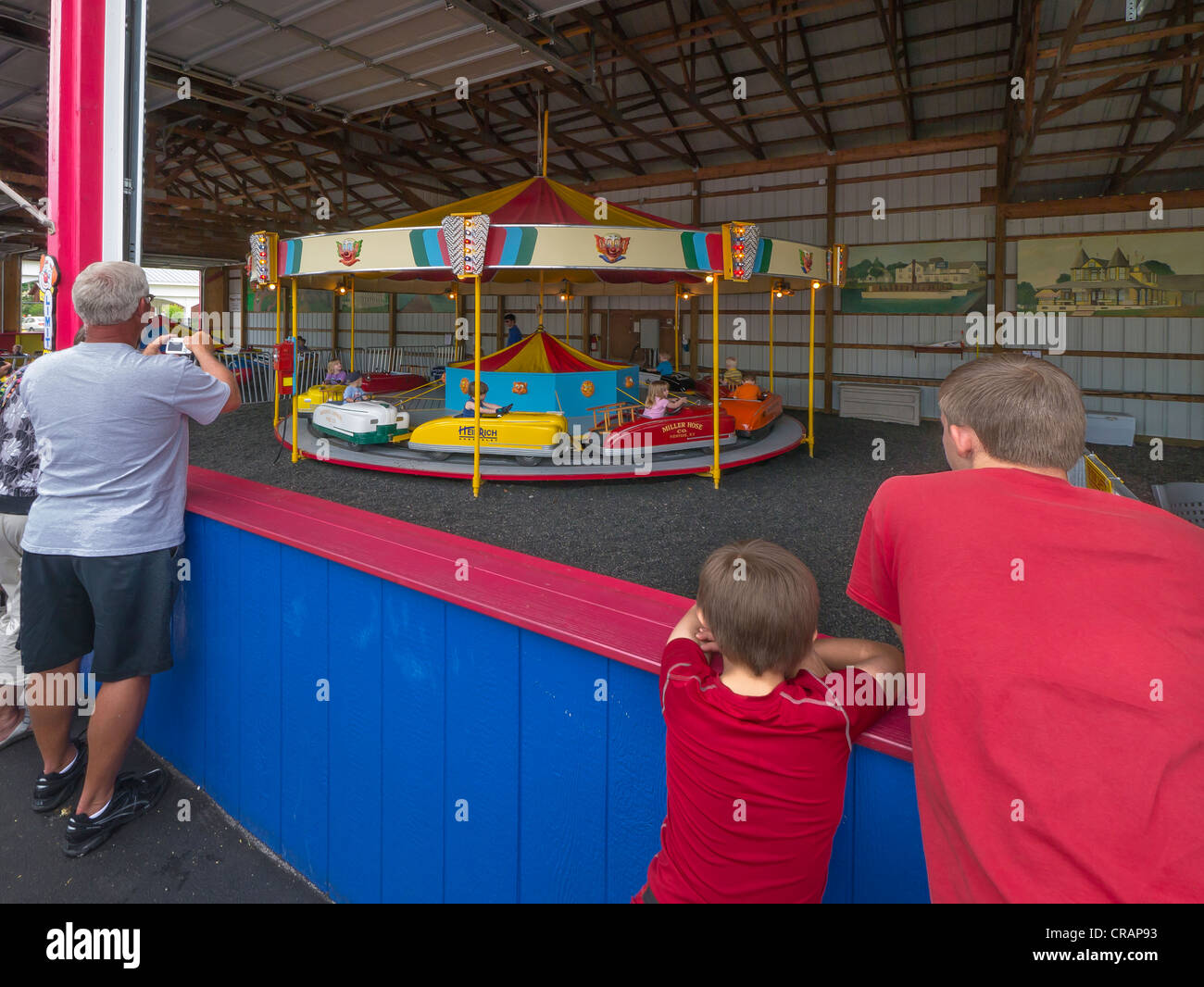 Vintage amusement park ride hi-res stock photography and images - Alamy