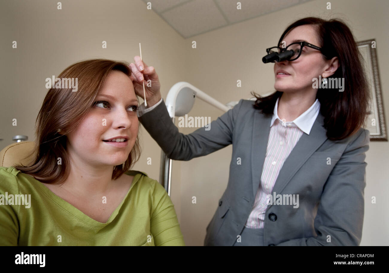 Doctor gives patient an eye exam Stock Photo - Alamy
