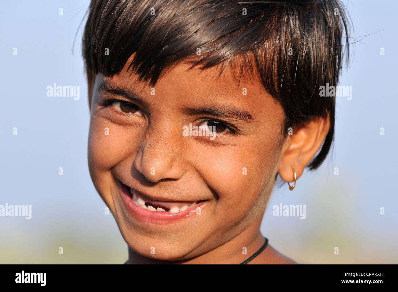 Girl with missing teeth, portrait, Orchha, Madhya Pradesh, northern ...