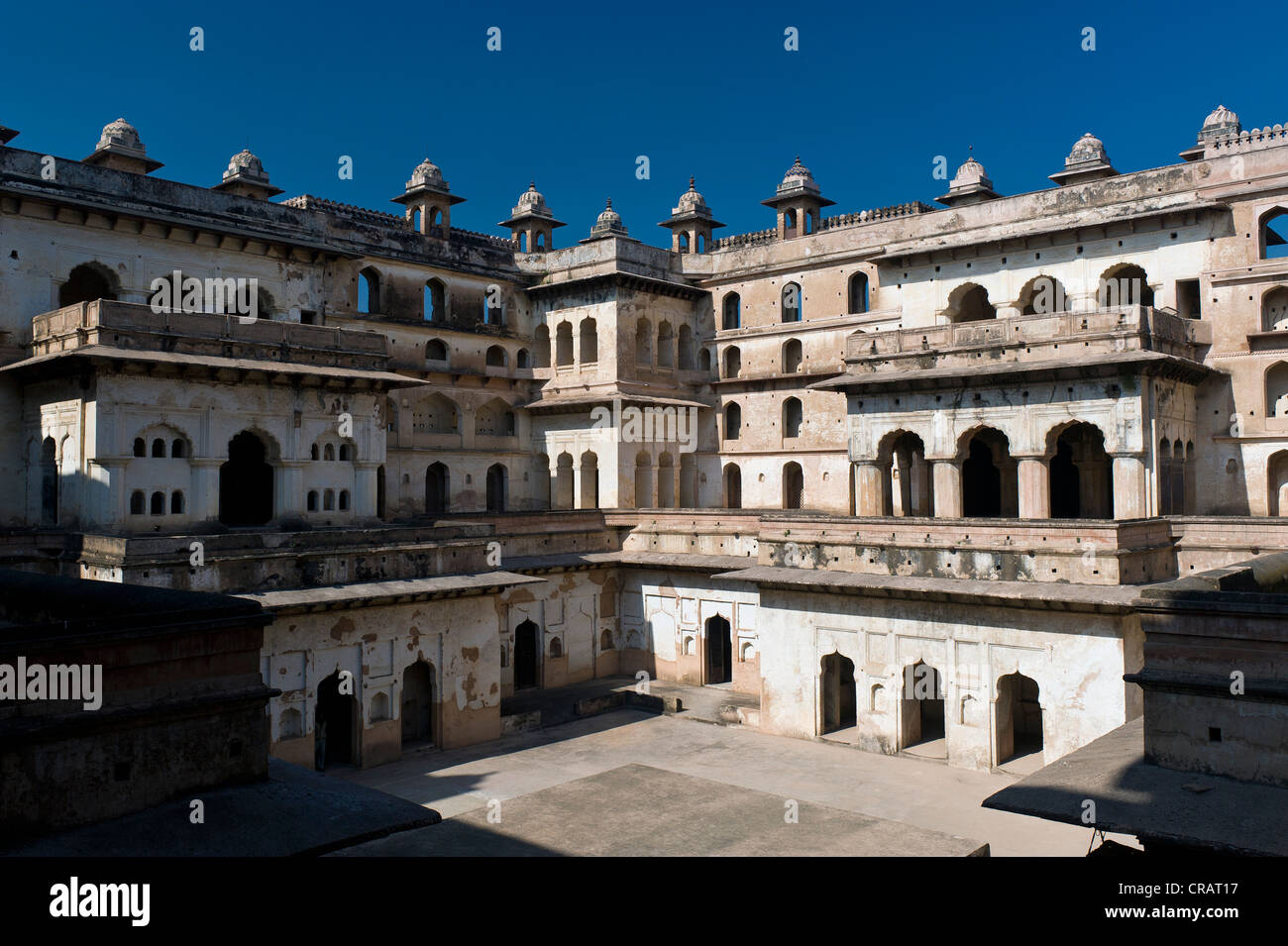 Courtyard, Raj Mahal Palace, Orchha, Madhya Pradesh, North India, India ...