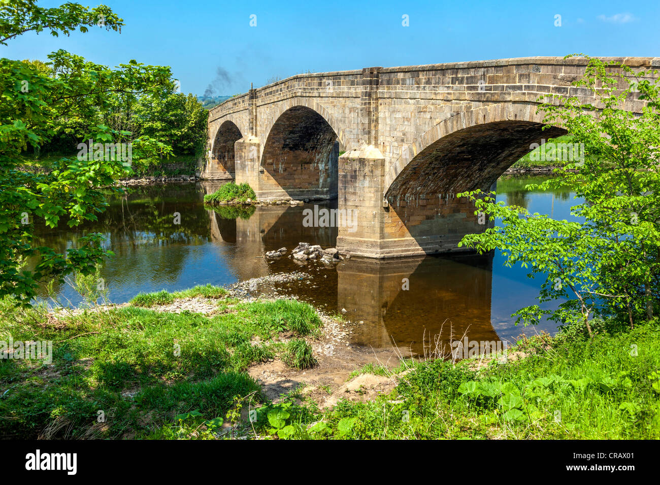 Stone bridge with arches hi-res stock photography and images - Alamy