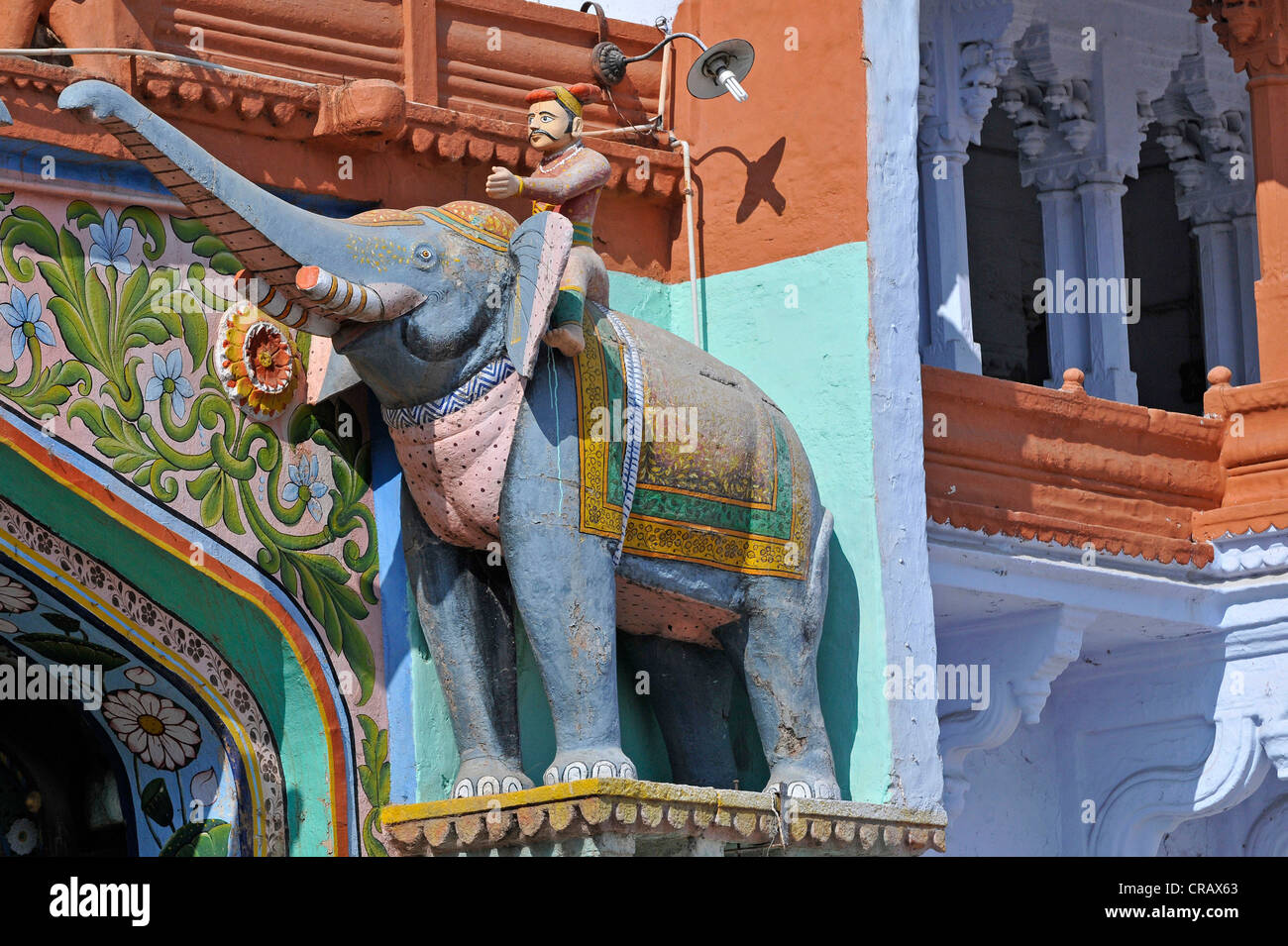 Elephants sculpture india hi-res stock photography and images - Alamy