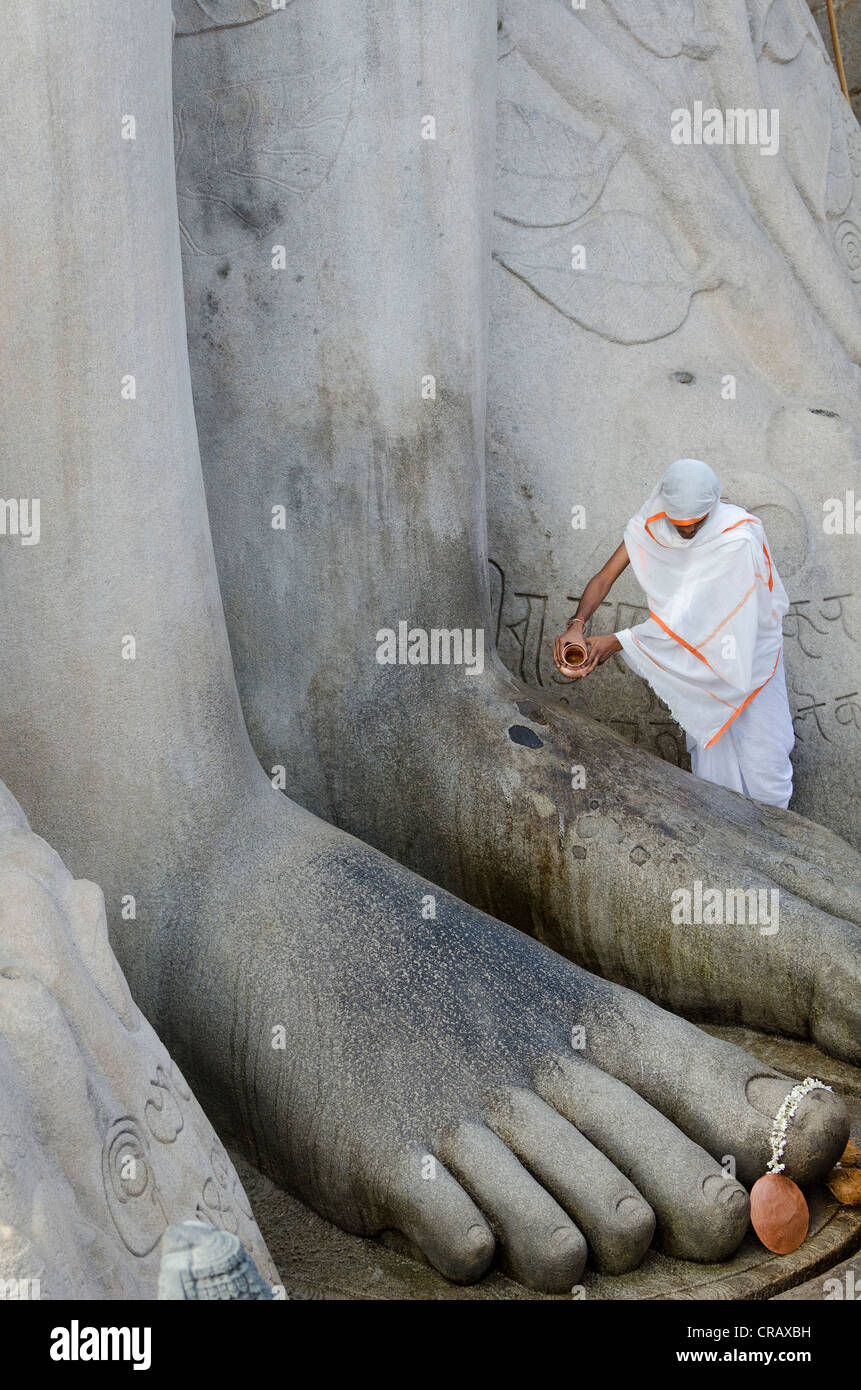 Jain saint sculptures hi-res stock photography and images - Alamy