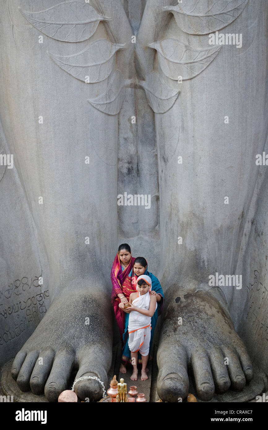Jain saint sculptures hi-res stock photography and images - Alamy