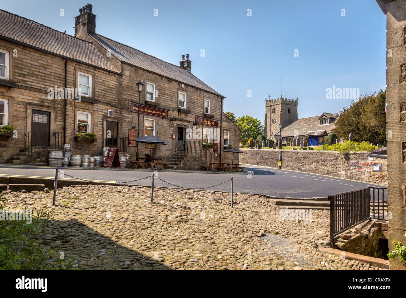 Sun inn chipping hi-res stock photography and images - Alamy