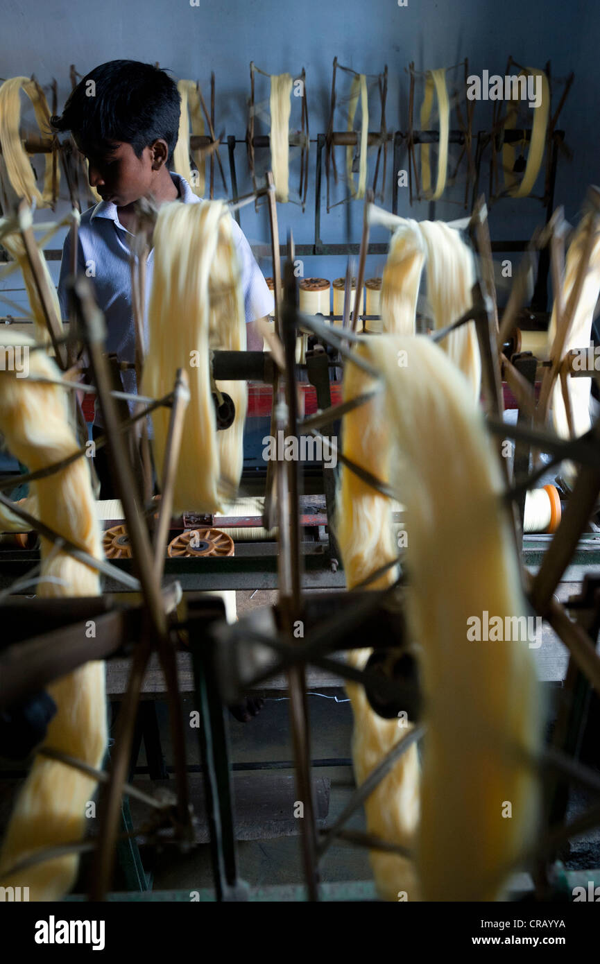 Child labour factory hi-res stock photography and images - Alamy