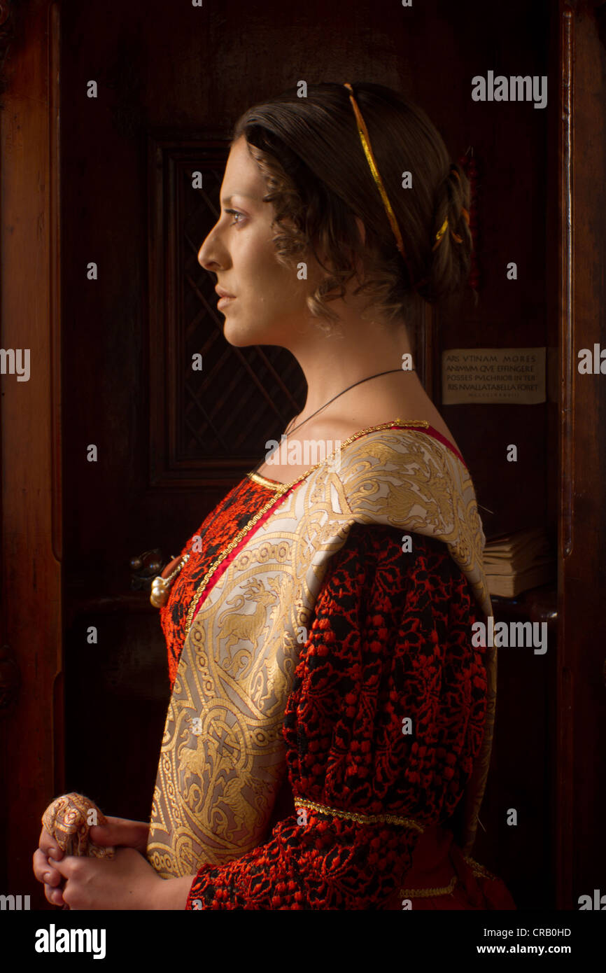 Gold girl painting hi-res stock photography and images - Alamy