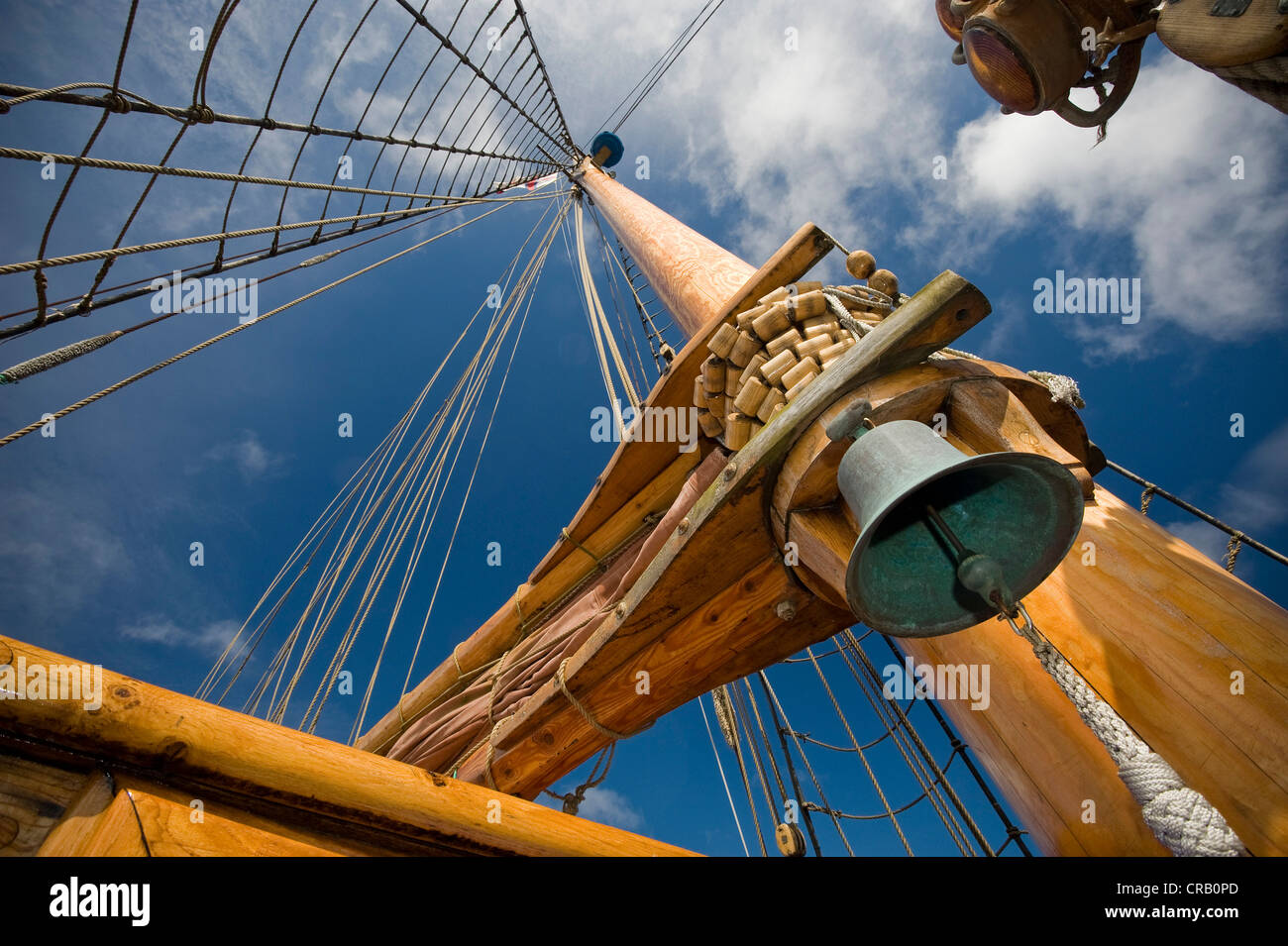 Old sailing ship mast hi-res stock photography and images - Alamy