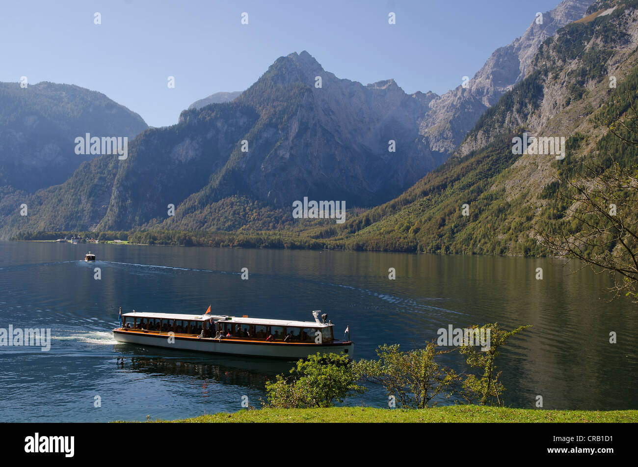 Boat with electric engine just short of Kessel pier with views of the ...