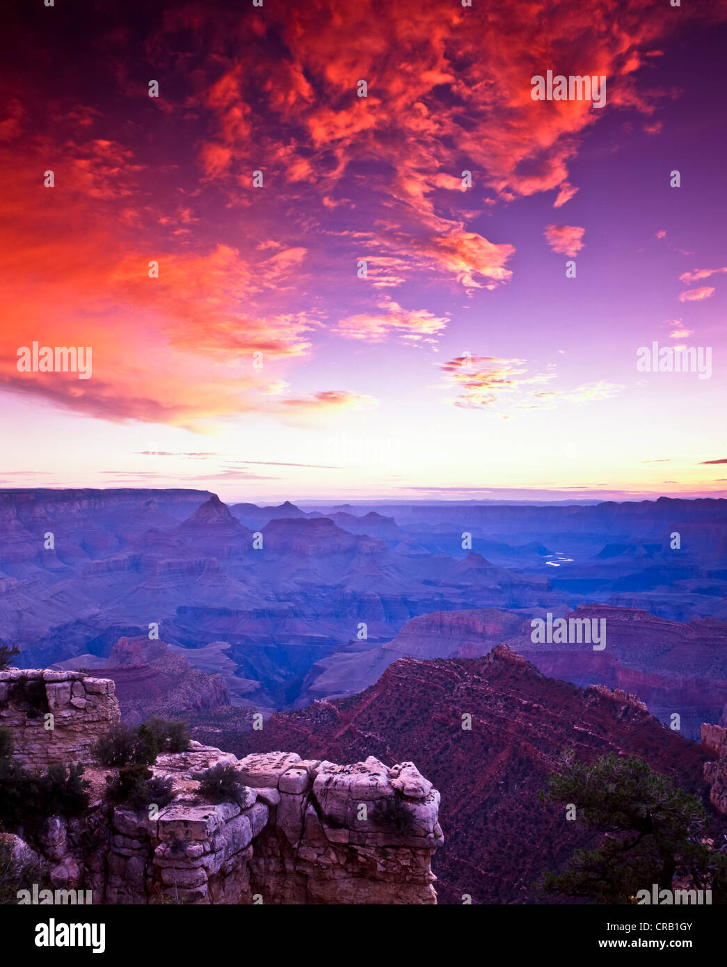A beautiful sunrise from Grandview Point on the south rim of the Grand ...