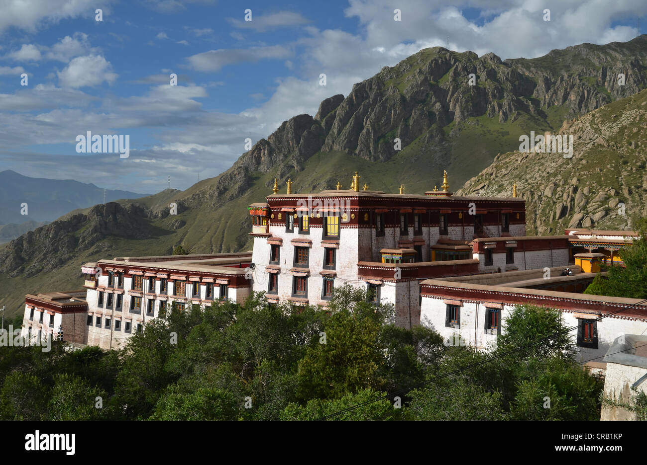 Tibetan Buddhism, Drepung Monastery in front of mountain range, Lhasa ...