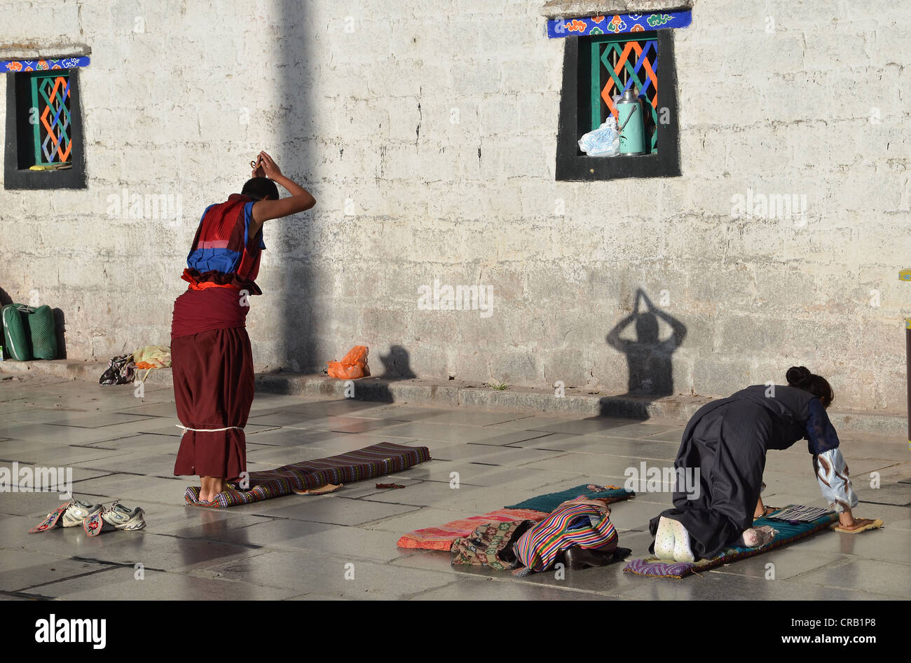 Tibetan Buddhism, Tibetan pilgrims and monks prostrating in front of ...